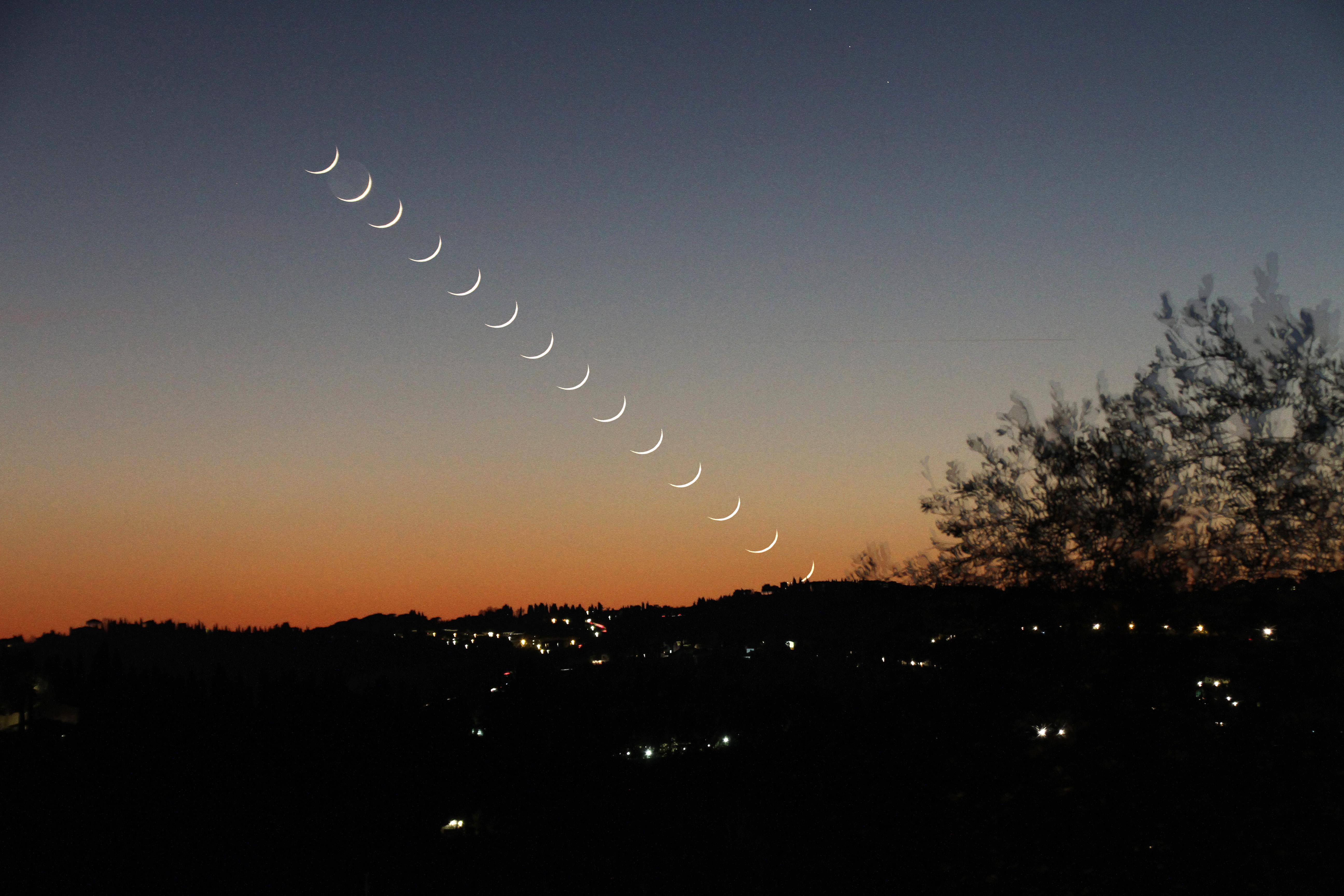 Sottile Falce Di Luna Crescente - Sequenza | Coelum Astronomia